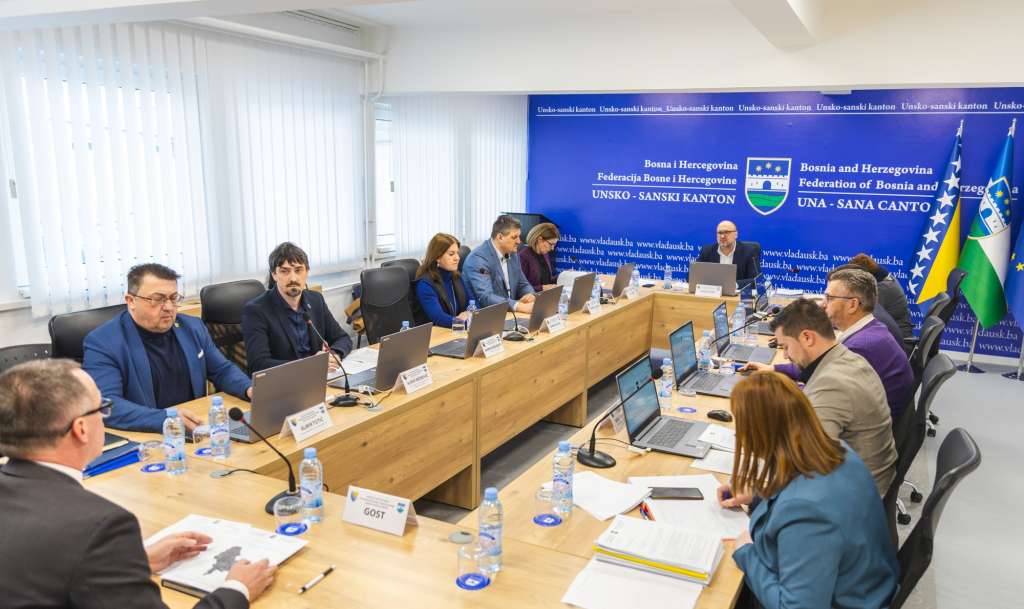 Po uzoru na kolege iz Tuzle, vlast u USK povećala sebi plaće