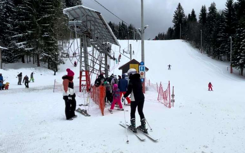 Kakanj: Ski centar Ponijeri ne mijenja cijene ski karata – Dnevna ...