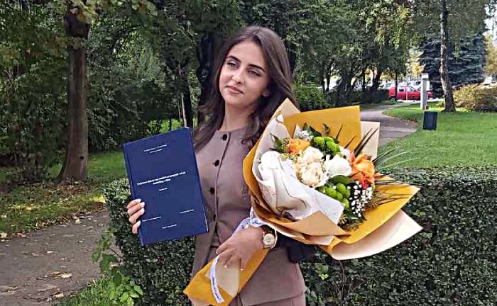 Čestitamo! Nejra Drobić iz Sanskog Mosta magistirala na Univerzitetu u ...