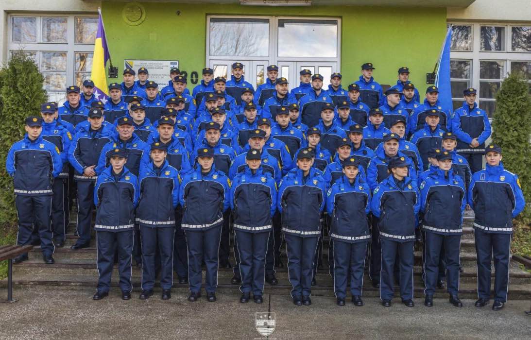 Policijski službenici MUP-a USK dobili nove uniforme: Ujednačen izgled ...