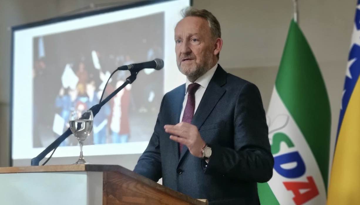 Izetbegović: „U toku je specijalni rat protiv SDA, Alije, komandanata i ...