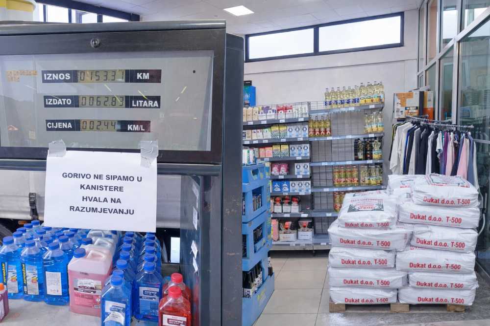 Bužim u znaku povećane potražnje: Pune se rezervoari, kupuju ulje i brašno